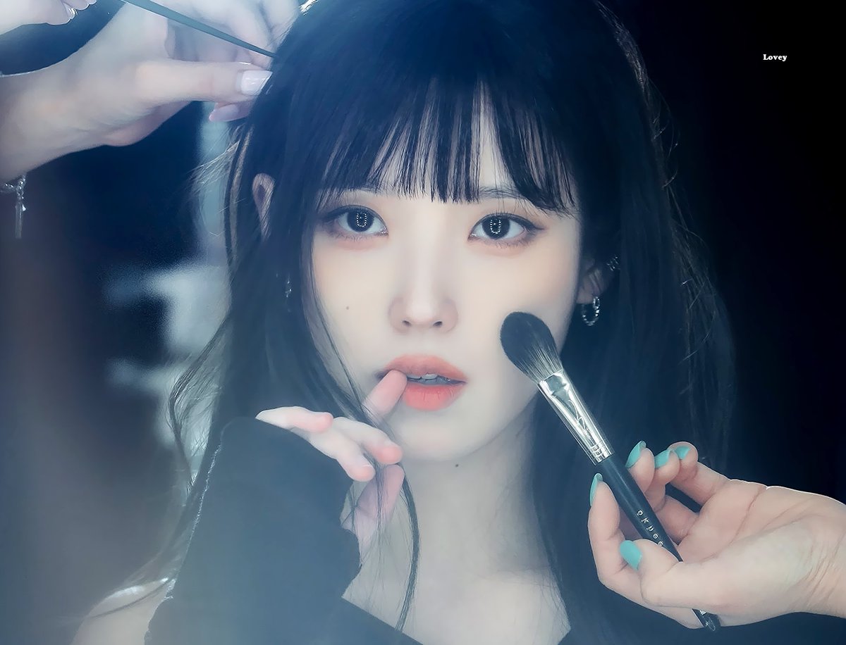 GRID on Twitter: "RT @LoveyS2iu: 챗셔2 가자🐱#아이유 #IU https://bit.ly/3YGsEIl https://bit.ly/3JOQSMi ...