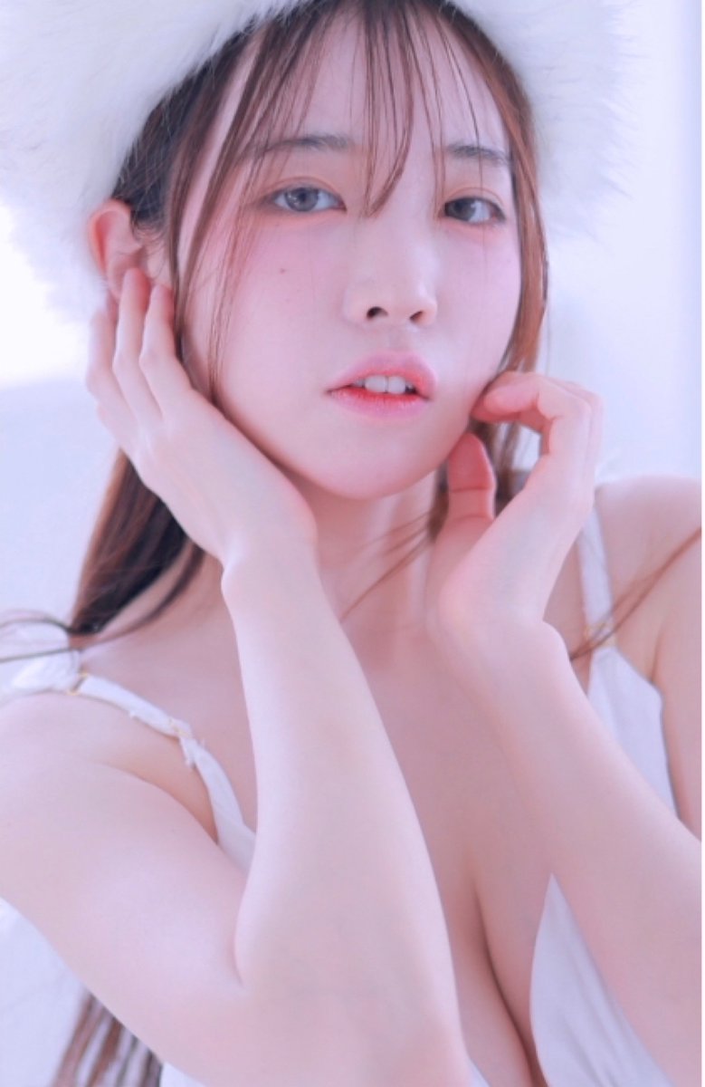 MomoRina モモリナ on Twitter: "今夜10時寒い冬、あなたを熱く溶かしてしまう「ホワイトルックブック」YouTubeプレミアで会おう。💋 ️🎀 https://youtu ...