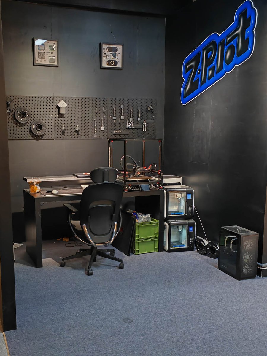 Naomi Wu 机械妖姬 on Twitter: "They had one of our fake/Potemkin makerspaces. SZ used to have over ...