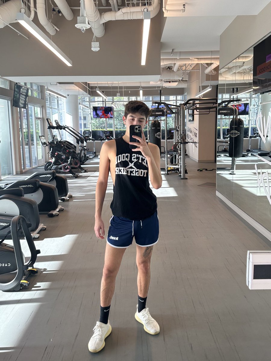 Stephen Oscar on Twitter: "RT @thestephenoscar: time to runnnn"