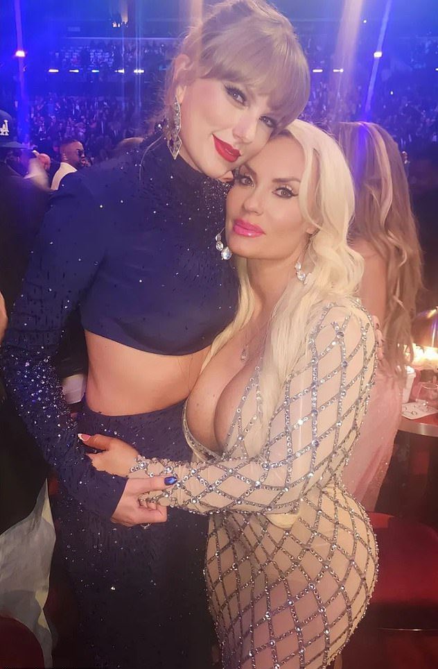 𝐕𝐚𝐥 (taylor’s version) on Twitter: "Blondie had a boob touching her abs 👀"