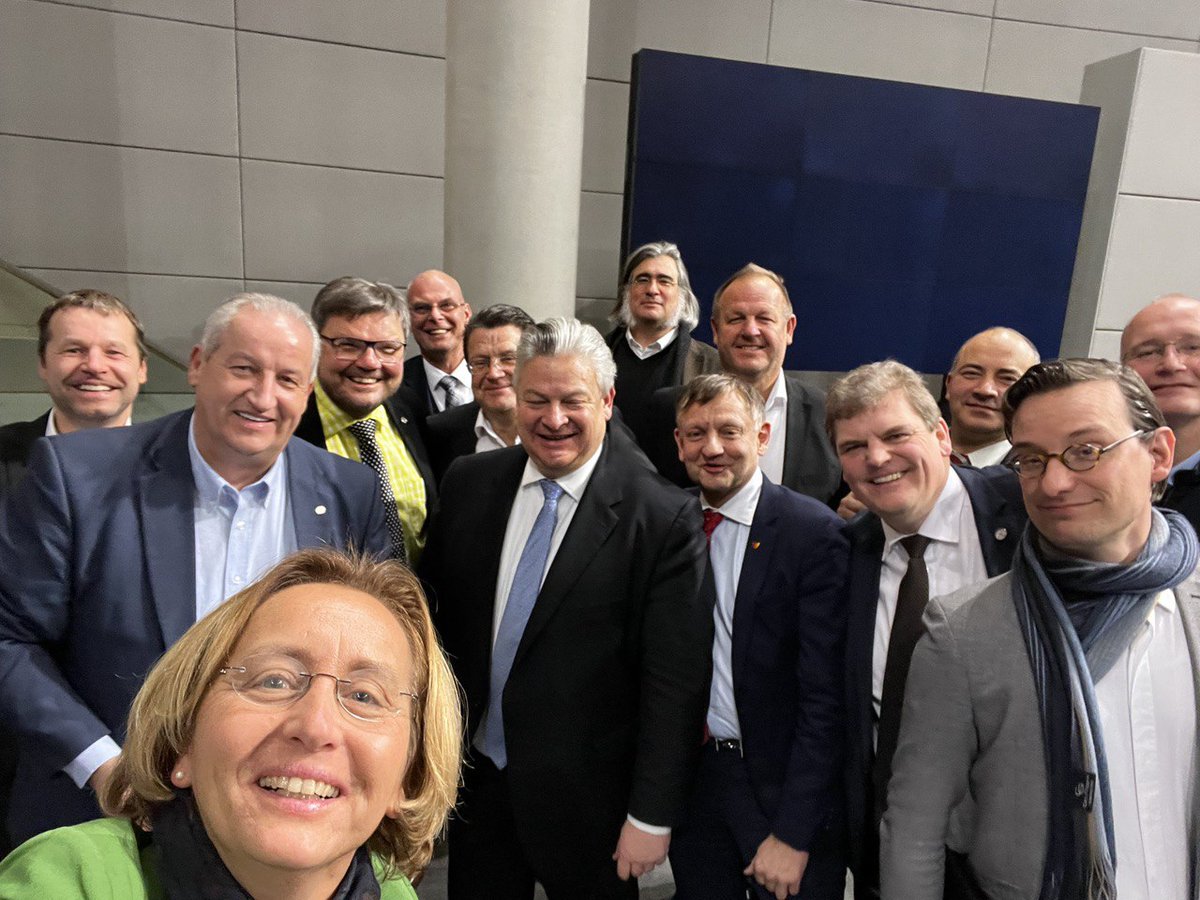 Bundestag Tweets (Inoffiziell) on Twitter: Bundestag Tweets (Inoffiziell) on Twitter: