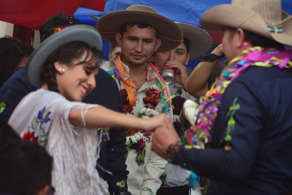 Tarija Con sus tortas, cuetillos, serpentina y mucha alegría se vive la ...
