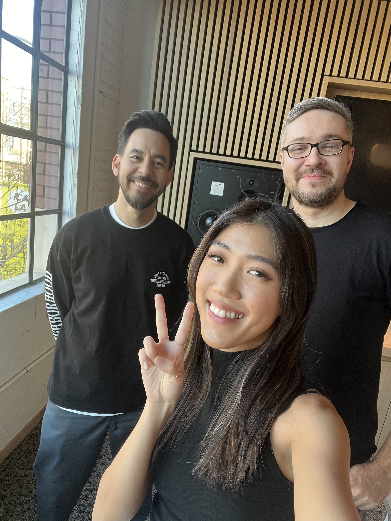 pplpleasr on Twitter: "gm follow the white rabbit @mikeshinoda @maciej_kuciara @linkinpark ...