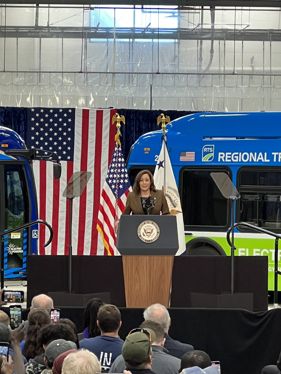 Utvs On Twitter The Vice President Kamala Harris Visited New Flyer