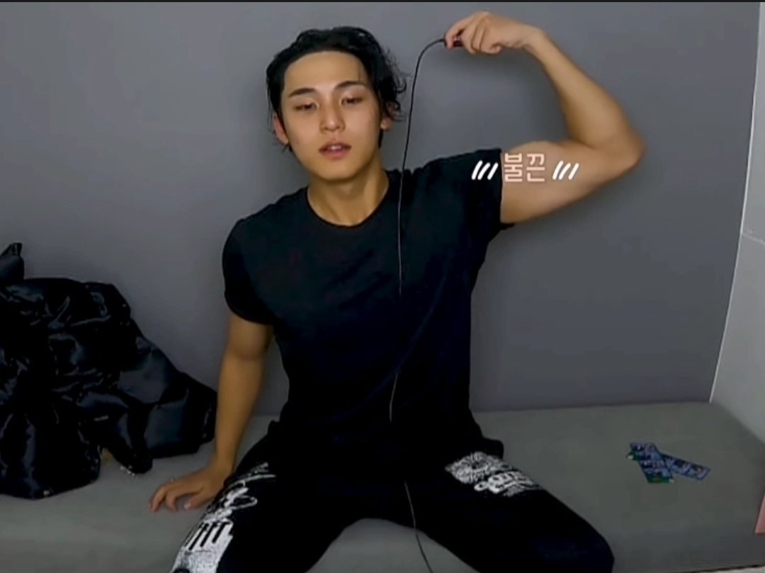 🍦 on Twitter: "RT @minegyu_: mingyu in the soop 4 cut photobooth 🖤"