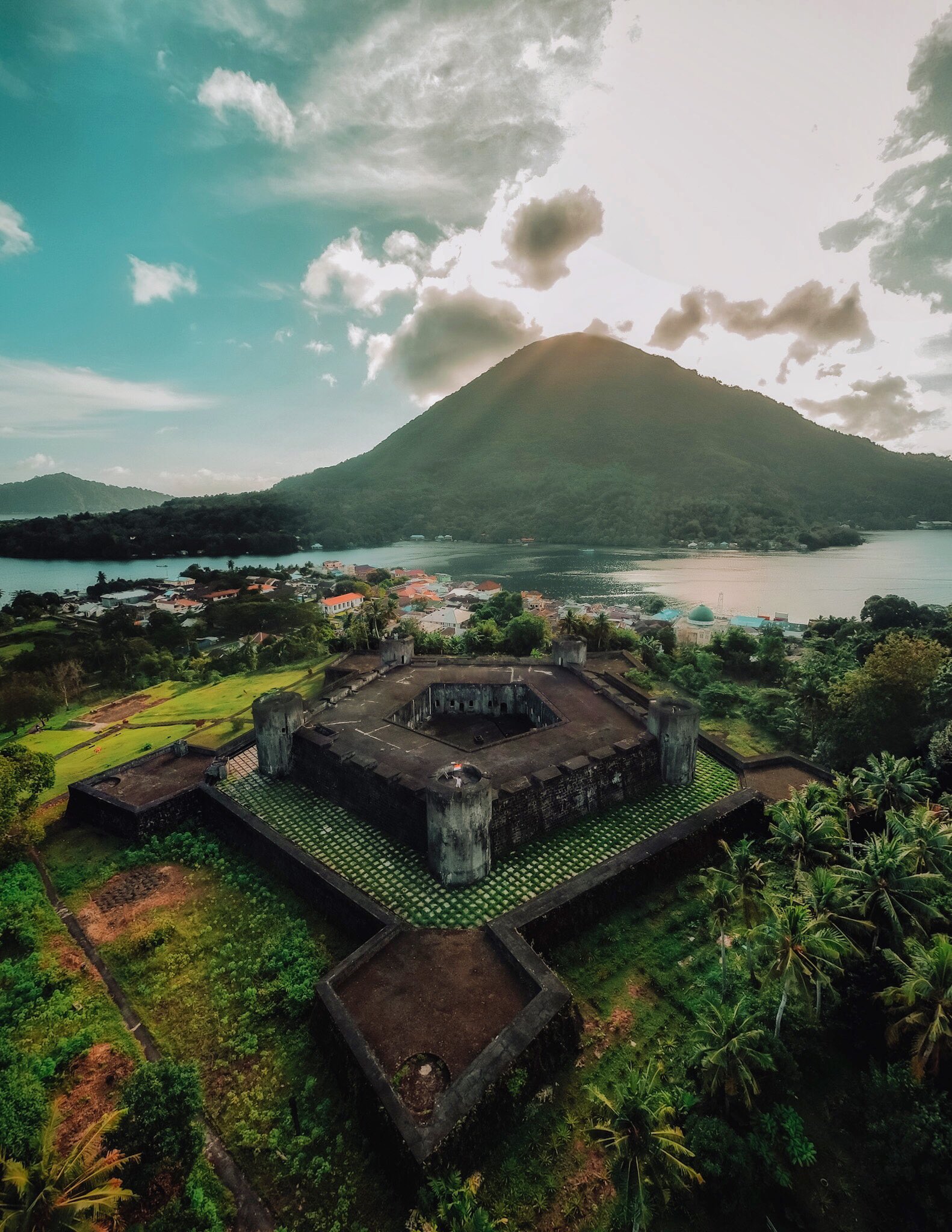 zack.j25 on Twitter: "Ada yang nanya, kalau belum pernah ke Labuan Bajo dan Banda Neira ...