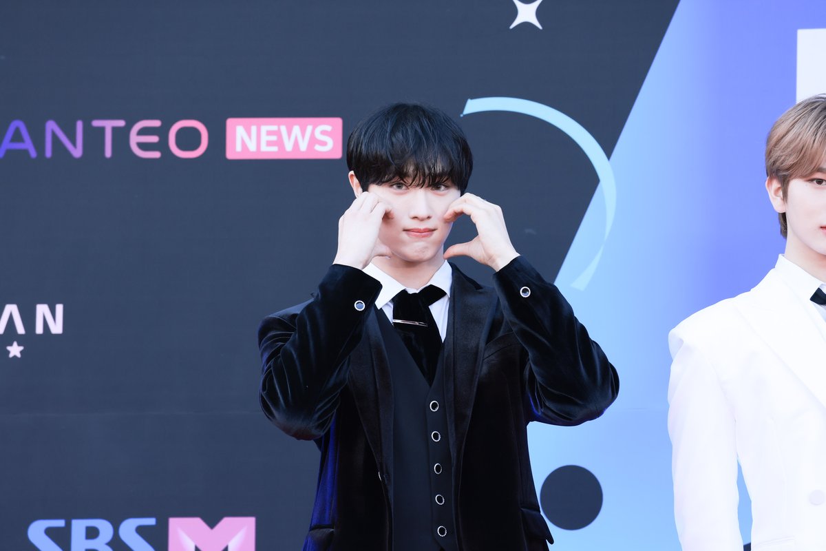 [포토] #CIX #현석 & #EPEX #백승 '개성있는 볼하트' #HYUNSUK #BAEKSEUNG #30주년_한터뮤직어워즈_2022 #한터뮤직어워즈 ...