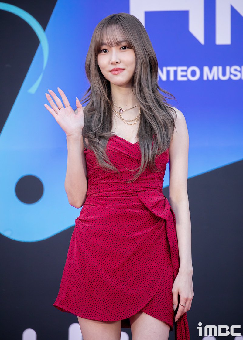 iMBC연예 on Twitter: "유주, 붉은 유혹 #유주 #한터뮤직어워즈 #레드카펫 #잠실 #실내체육관 [iMBC 직찍] https://t.co/Ee5f4idDB4 ...