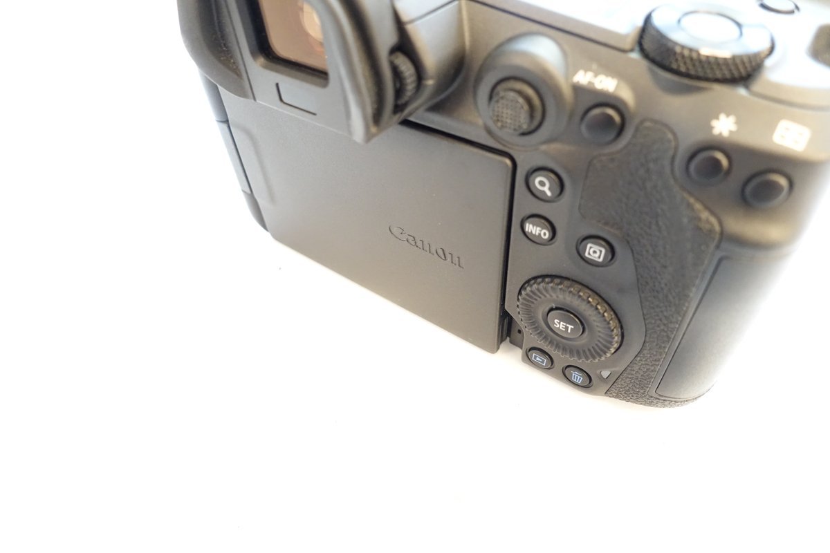 Caos on Twitter: "RT @sanpoucamera: (*' ') EOS R5! #EOSR5 #Canon"