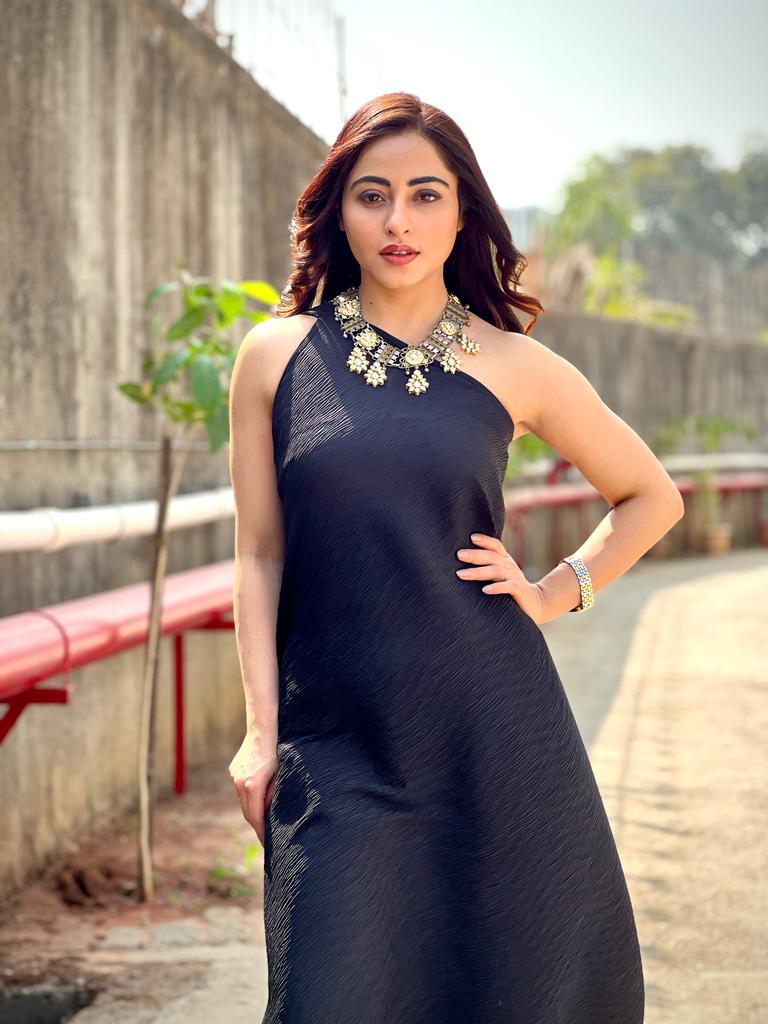 niyati fatnani on Twitter: "Asmita Roy sirf sahitya edit karti hai😎😉🖤 . . . . #DearIshq #hotstar ...