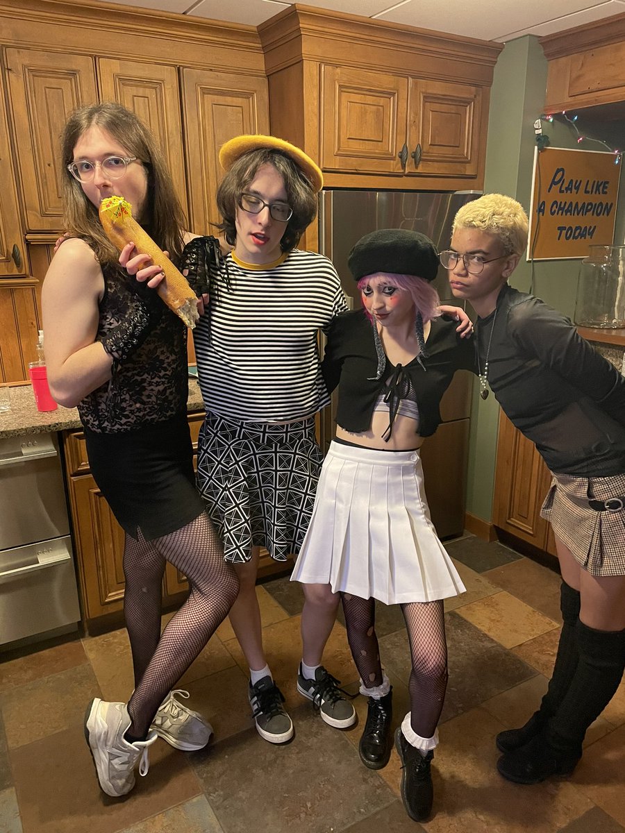 Mars 🪩 On Twitter Lesbian Twinks Rise Up Where My Ppl At