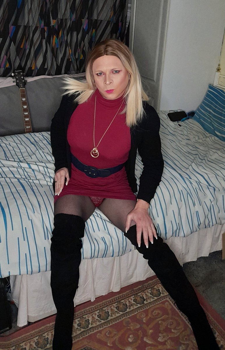 Julie Claire 🏳️‍⚧️ 🇺🇦 on Twitter: "Morning twitter happy Friyay!!! Have a lovely day all 💋 Give ...