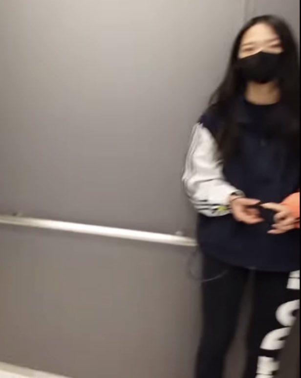 ʟɪᴛᴛʟᴇ ᴠɪʟʟɪᴀɴ on Twitter: "Vlog ของคุณเยริ แดนเซอร์ YGX เมื่อปี 64 ถ่ายติดน้องผญ.คนนี้มานิดนึง ...