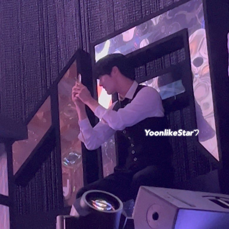 陳威仲 Chen Wei-chung on Twitter: "RT @_100proCIX: 아 웃겨 준서 친구 찍나봐ㅠ"