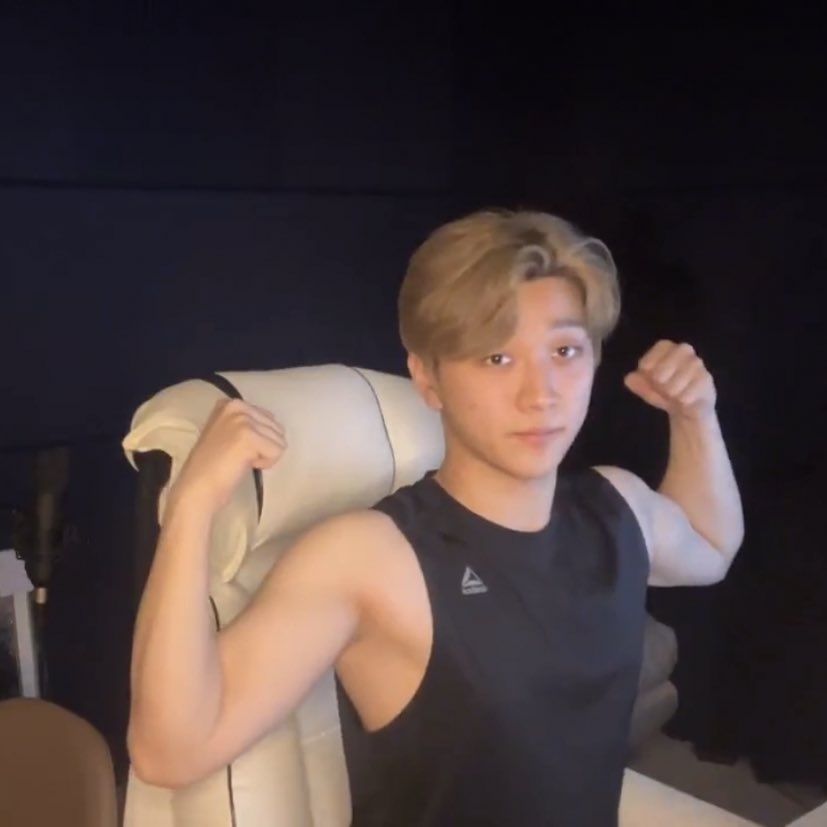 s u p e r h e r o 💛 on Twitter: "we get to see these scenes almost in every live 😂 but so so ...