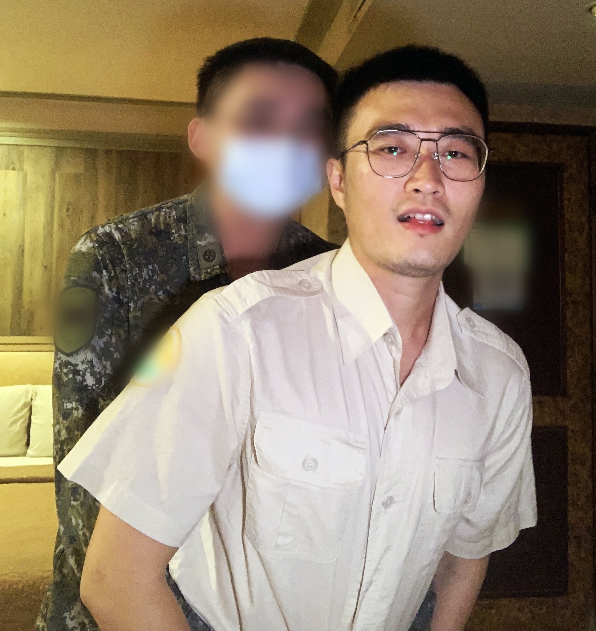 🔞小克 On Twitter Mentomensex 陸 大戰 替代🥵🥵🥵 軍人弟 Sscssc447 穿制服有夠性感,屌大 頂到第二扇門,我配合翻出以前的制服來拍。 軍人弟覺得興奮