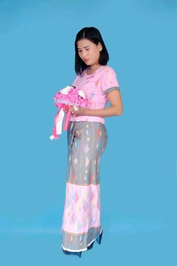 La Wun Aein on Twitter: "ထက်မြက်ပြီးရဲရင့်တဲ့မိန်းမဆိုတာတစ်ပွင့်တည်းလဲပင်ယံထက်မှာရဲဝံ့စွာပွင့်လန ...