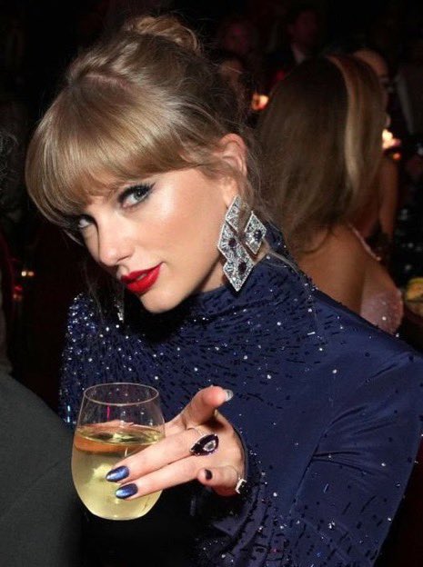 Taylor Swift Streaming Data on Twitter: "Taylor Swift's "Style" received 942k streams yesterday ...