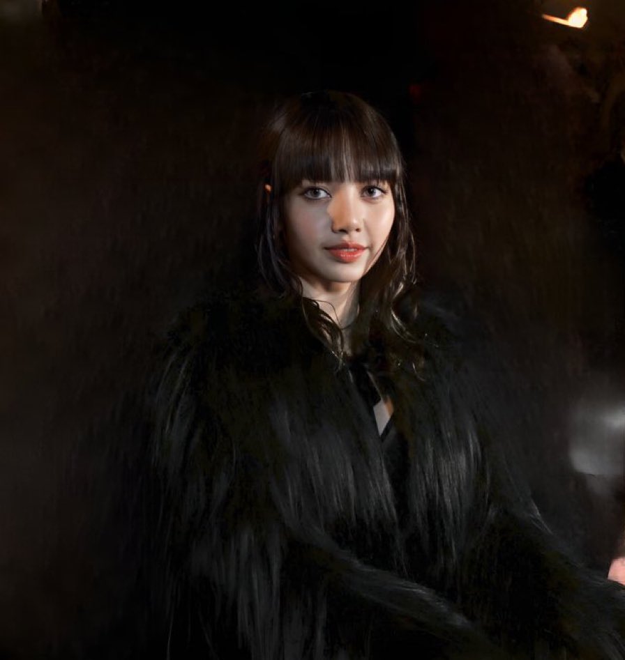 ma belle on Twitter: "RT @AboutMusicYT: BLACKPINK's Lisa shines at Celine's 2023 show."