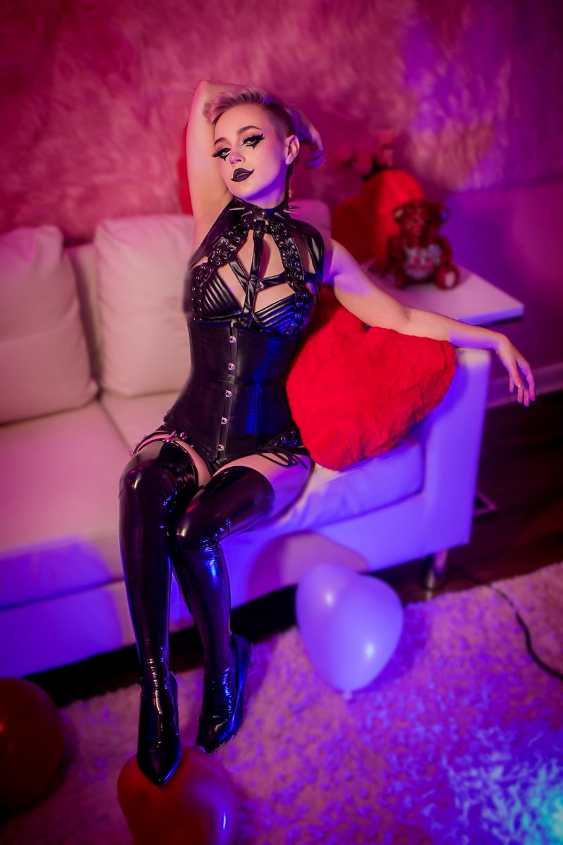 🍓🤡Creamy🤡🍓🔞 on Twitter: "RT @GhostieGhoo: Pretty as a picture 🖤"