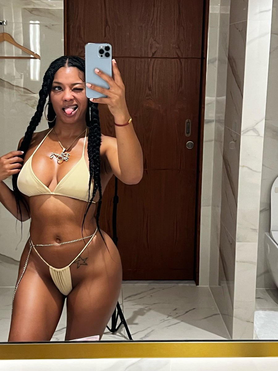 Maccey Bluez on Twitter: "RT @LaBritney_: A dream girl deserves a dream world"