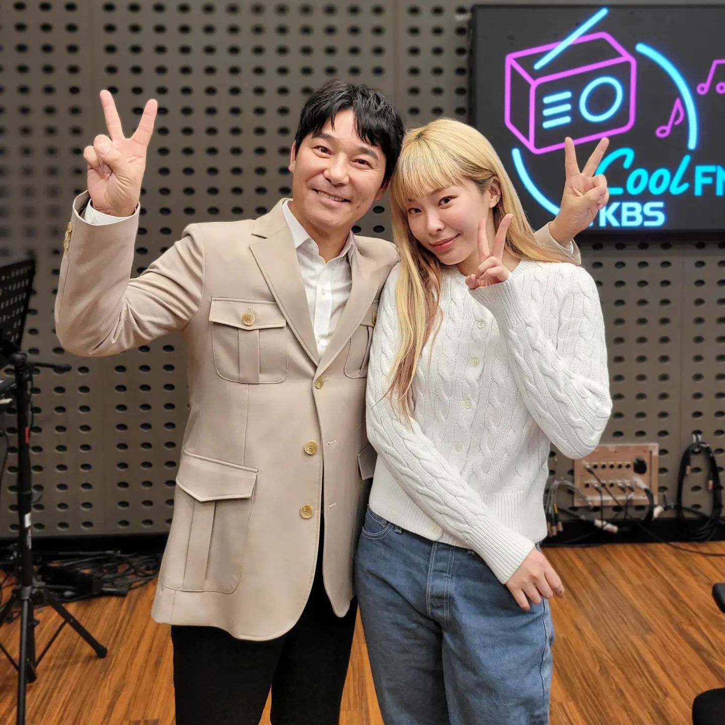 Heize News 헤이즈 뉴스 on Twitter: " Post Update - 230210 Heize with Im Changjung #헤이즈의볼륨을높여요 ...