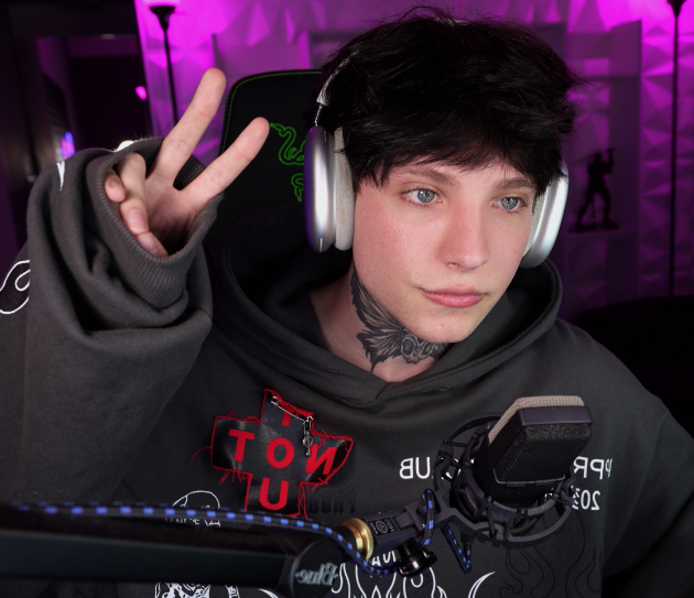 Cry on Twitter: "REACCIONES Y NOCHE DE MAGIA TRAVIESA https://twitch.tv/xcry"