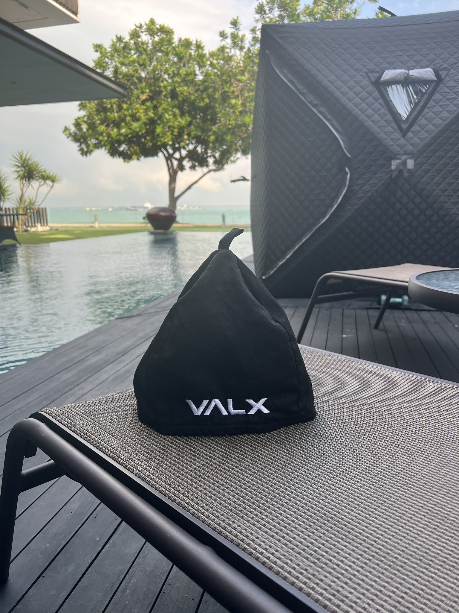 只石昌幸/VALX代表 on Twitter: "シンガポールで、超絶突き抜けている人たちと究極のテントサウナ体験＆プールにドボン。 https://t.co/Fa56789qXp ...