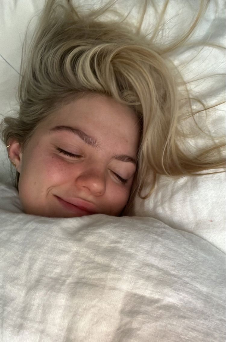 Sapphic Chaos On Twitter Good Morning Hot People Reneé