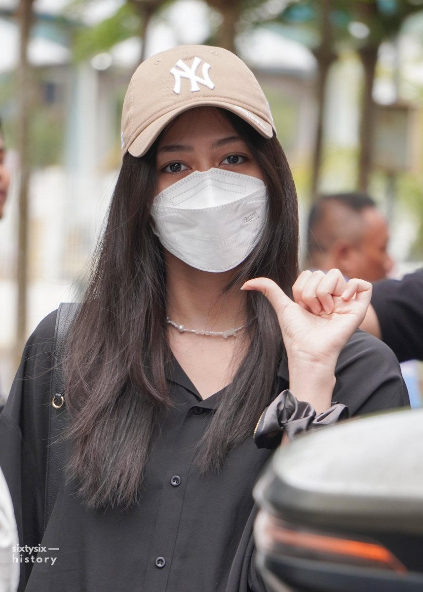 #66 on Twitter: "Look at me! 🤙🏼 @I_KathrinaJKT48 at Radin Inten II Int. Airport Lampung for ...
