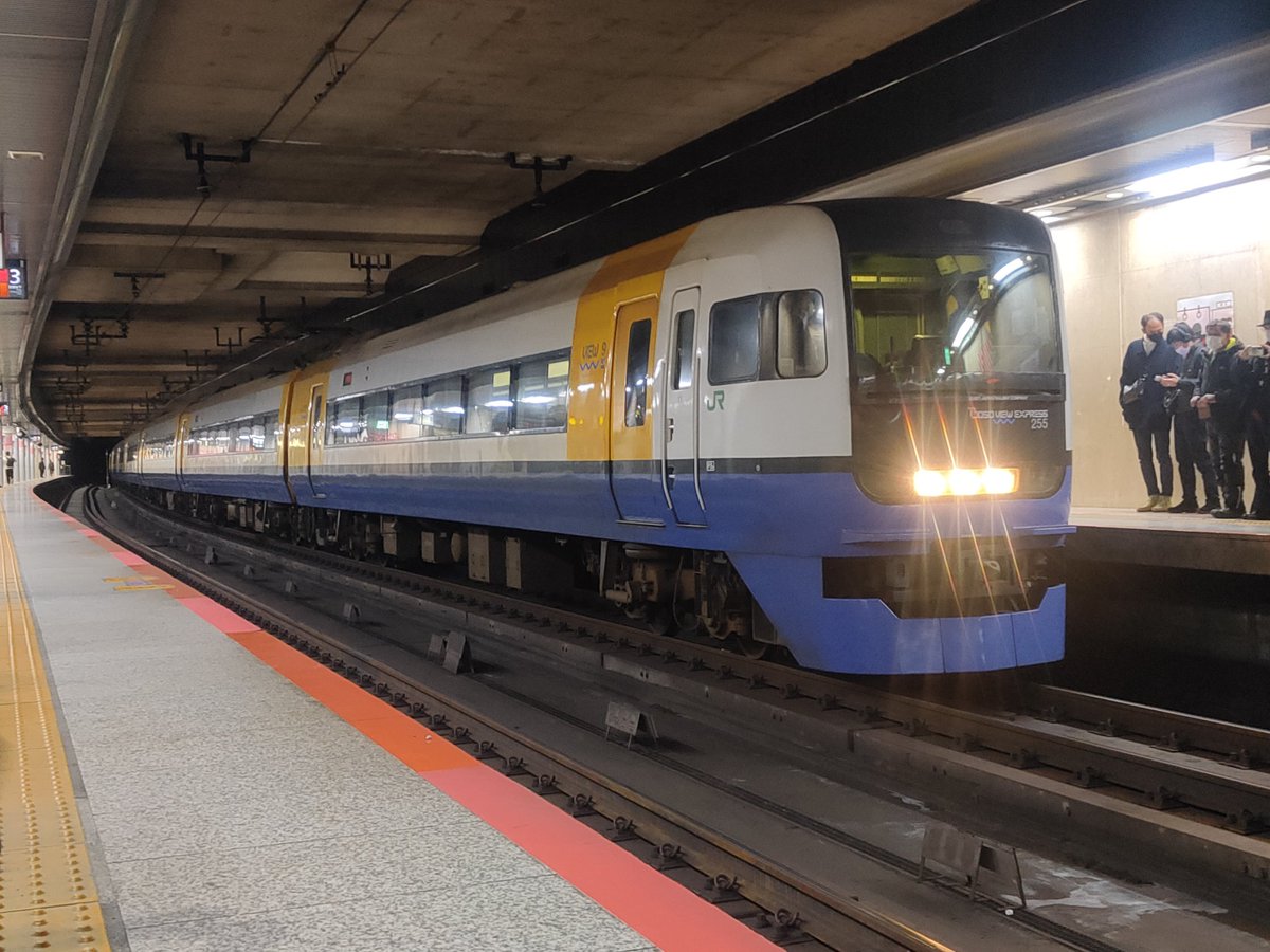 ほいつ on Twitter: "先週のビューさざなみの時といい、まるで255系のラストランであるかのような盛況ぶりでしたね それとミュージックホーンを何回鳴らすねん…(構わんのだけれども ...