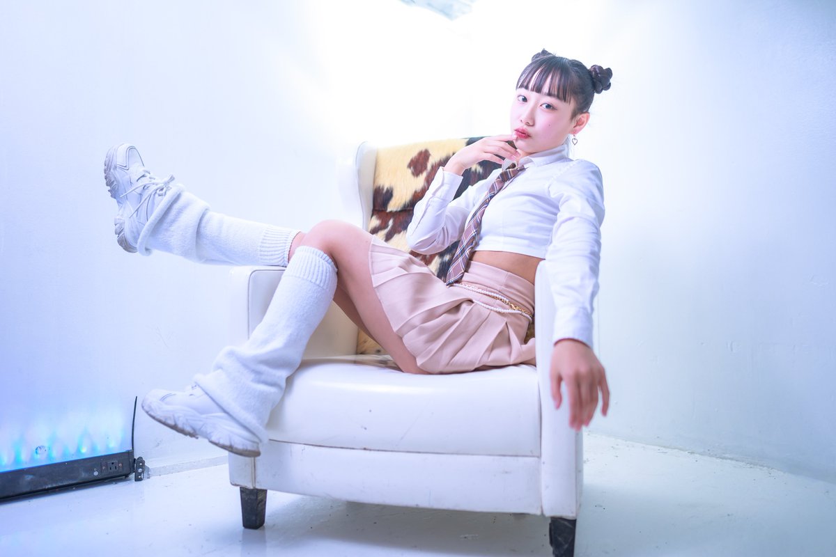 Yuyuke （ユッケ） on Twitter: "20230211 HotPop 青山ever WHITE SUPERIORS NANANEちゃん 物販撮影 驚きの白さ 椅子編 ...