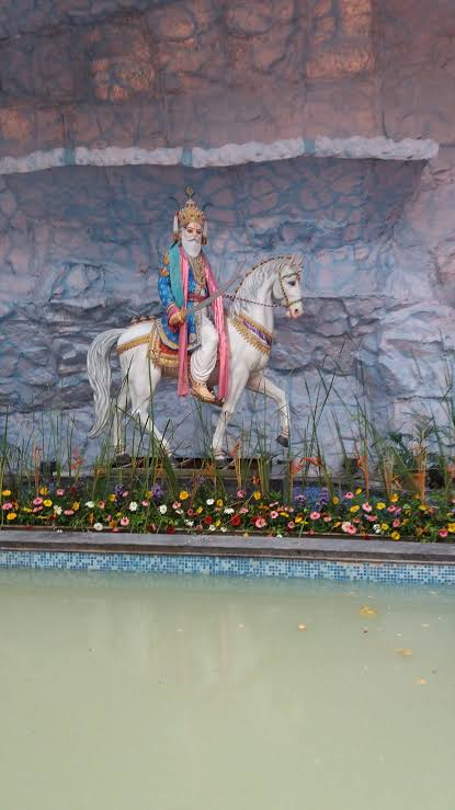 Bhagwan Jhulelal Ji is Sindhis Ishta Devata. HE is Avatar of Sri Varun ...