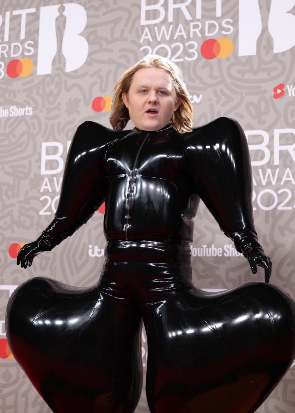 Lewis Capaldi on Twitter: "Sam capaldi x https://t.co/UfQBCRc55g" / Twitter