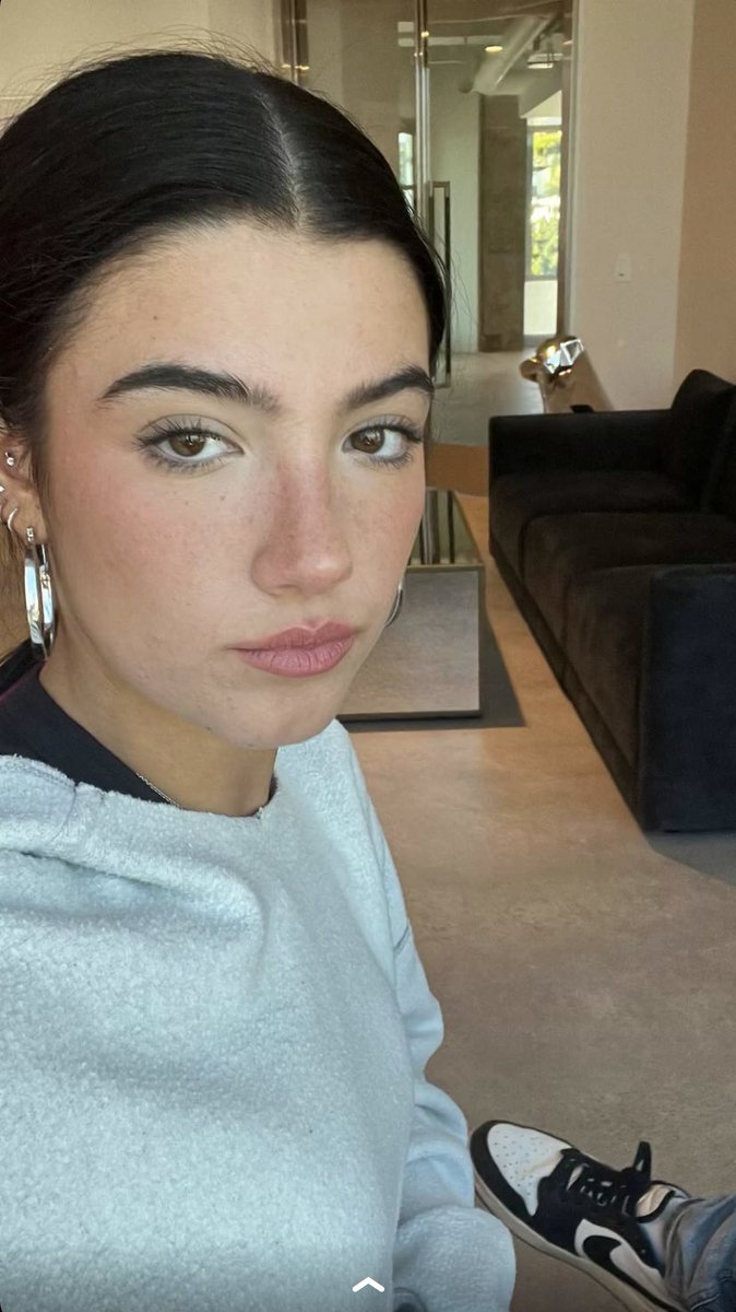 Charli D’Amelio 🔥Hot Celebs Page🔥 @hotcelebspage