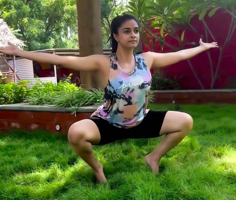 Armpit Hunter On Twitter Keerthy In Sleeveless Flaunting Her Hot