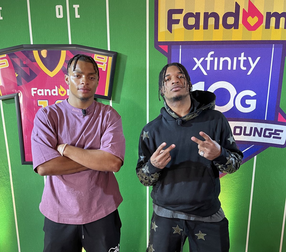Next up in the @xfinity 10G lounge 🏈 @justnfields vs. @Real10jayy__ in ...