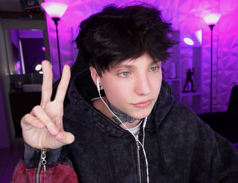 Cry on Twitter: "tik toks traviesos y juego de terror bob esponja https://twitch.tv/xcry"