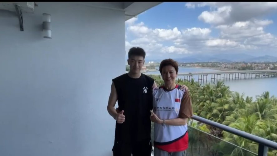 zee on Twitter: "she seems so familiar. i think i've seen her few times with zhangjun (?)"