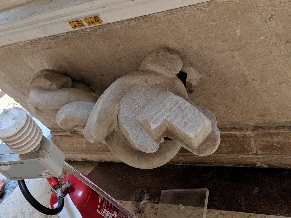 @culturaltutor When it was found in 1506, the right arm was missing ...