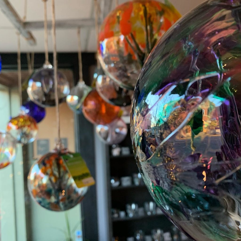 SelineSigil on Twitter: "RT @SaCha1689: Witch balls are hollow, reflective glass spheres that ...