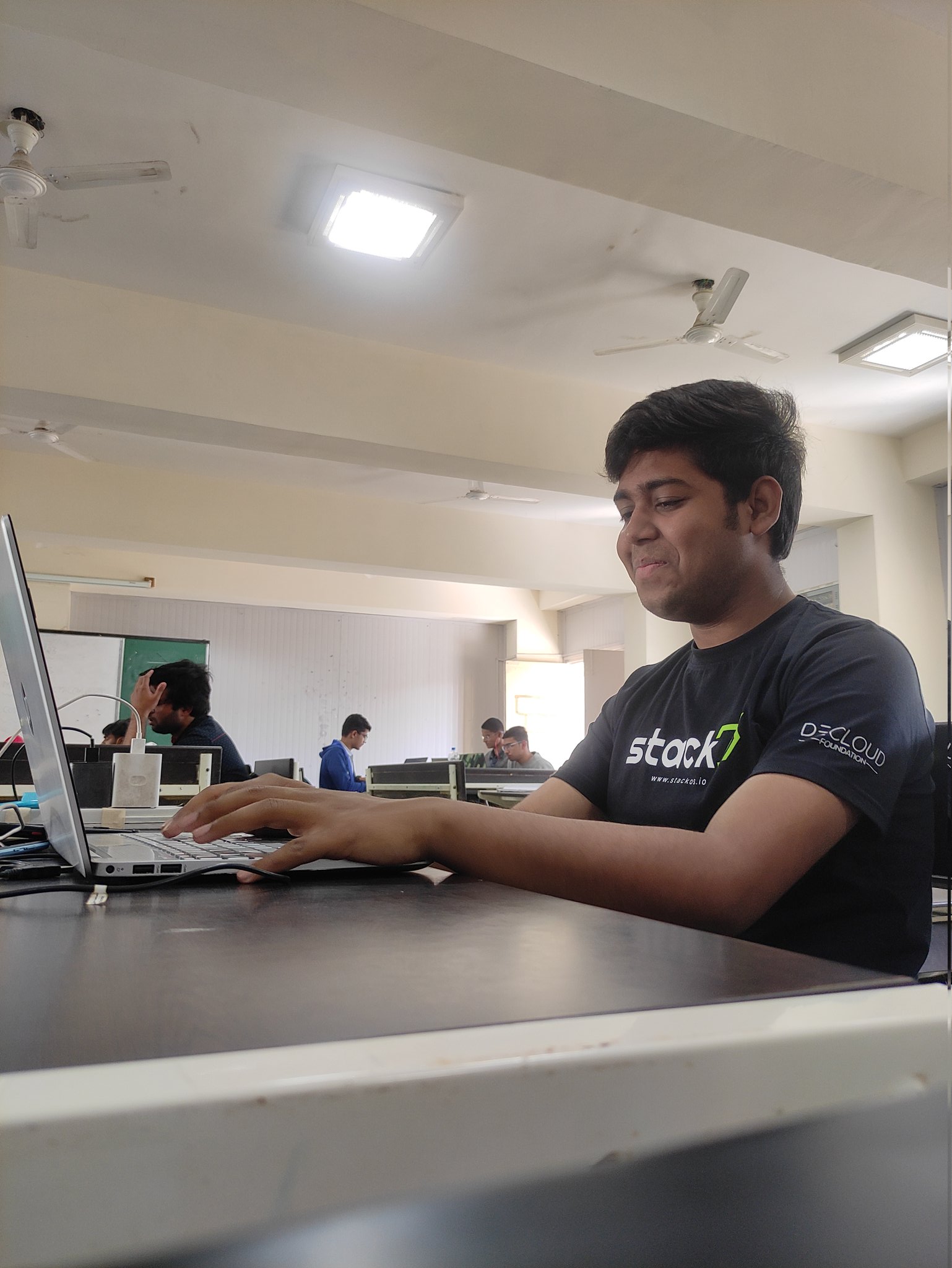Adarsh Jaiswal🥑 on Twitter: "Pov : Celebrating my 19th birthday in a hackathon 😃 https://t.co ...
