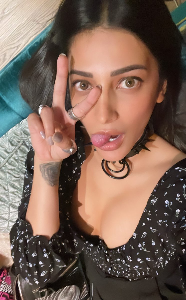ActressBuff on Twitter: "Shruti Haasan 🖤🤎"