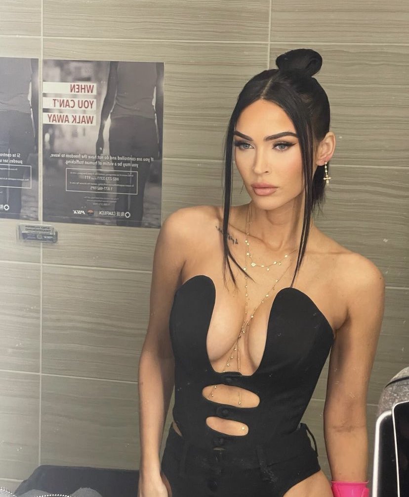 Pop Crave On Twitter Megan Fox Deletes Photos With Machine Gun Kelly