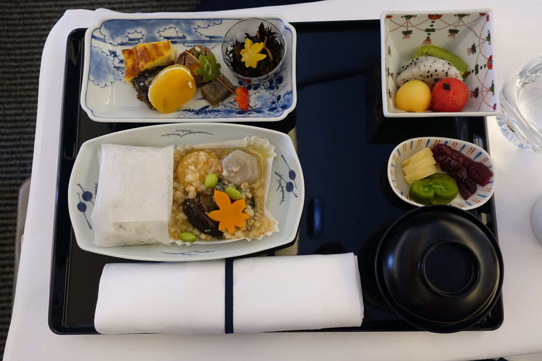 spin9 on Twitter: "ส่วนตัวไม่ได้มีปัญหากับอาหารการบินไทยนะ ไม่ได้อร่อยล้นฟ้า และมีบางจานดูไม่ดี ...