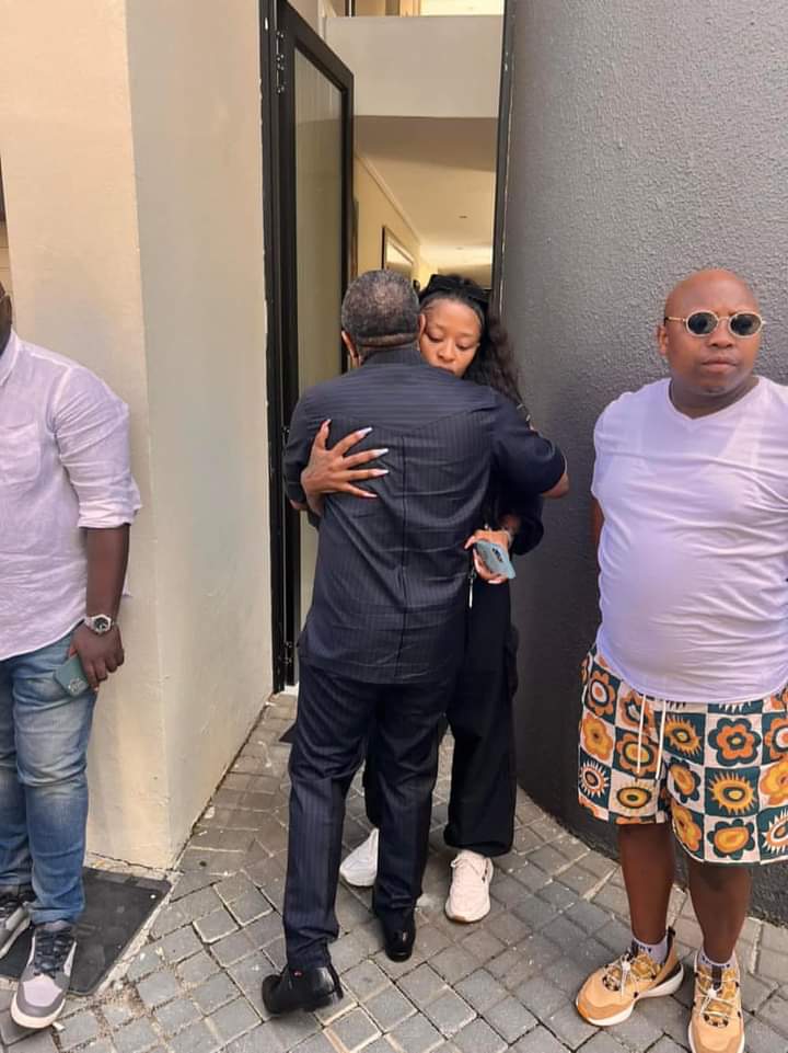 Toko Masemola on Twitter: "ANC Secretary General Fikile Mbalula with DJ Zintle 😥 #RIPAKA"