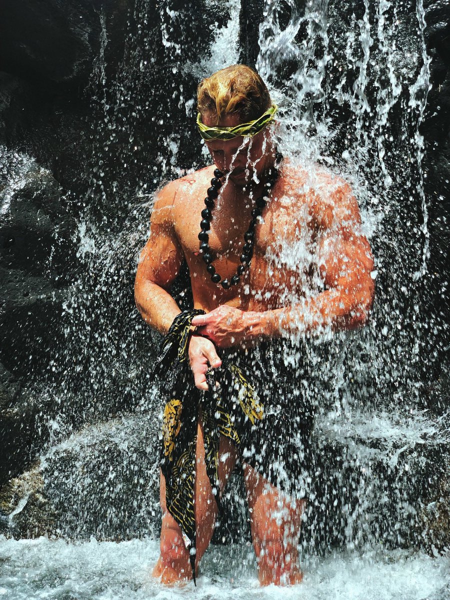 Middle Eastern Papi 🇵🇸 on Twitter: "RT @natersadventure: 🌺🥥💦"