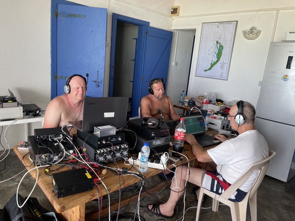 DX World.net on Twitter: "On the scene with 3B7M"