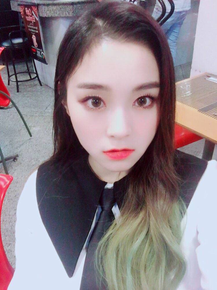 인스티즈(instiz) on Twitter: "내가 다 뿌듯한 한 걸그룹 막내의 성장과정 (링크에 더있어요👉) https://instiz.net/pt/7334205"